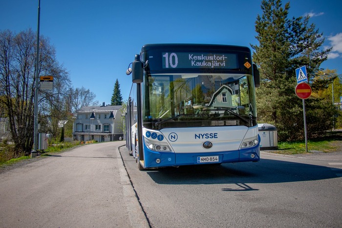 Nysse-linjoilla aloittaa Pohjolan Liikenteen 26 sähköbussin laivue :: pl.fi